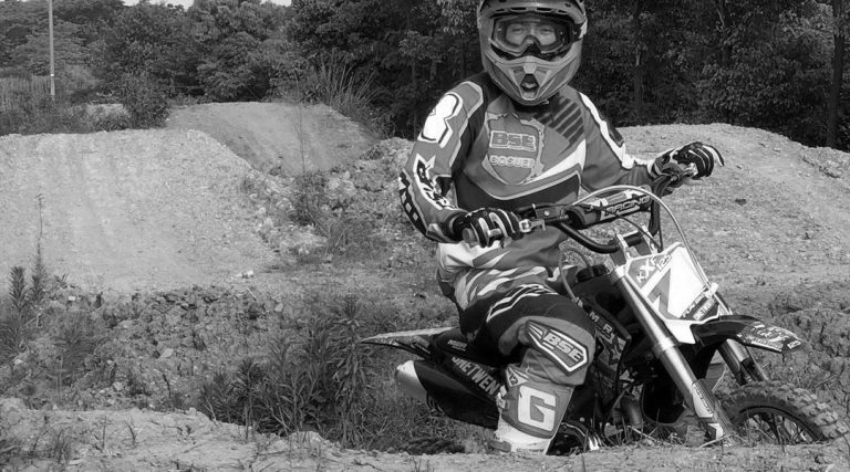 Made2Race Pit Bikes, Dirt Bikes and SuperMoto Bikes | M2R