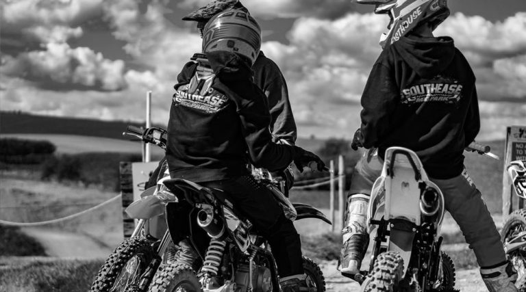 Made2Race Pit Bikes, Dirt Bikes and SuperMoto Bikes | M2R