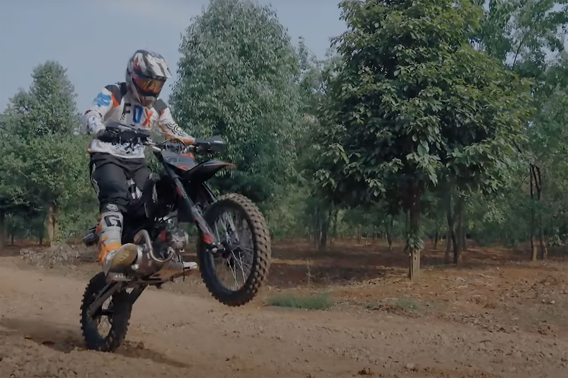 Made2Race Pit Bikes, Dirt Bikes and SuperMoto Bikes | M2R