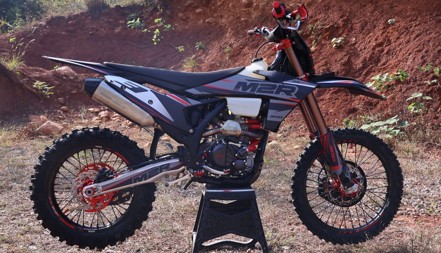 Made2Race Pit Bikes, Dirt Bikes and SuperMoto Bikes | M2R